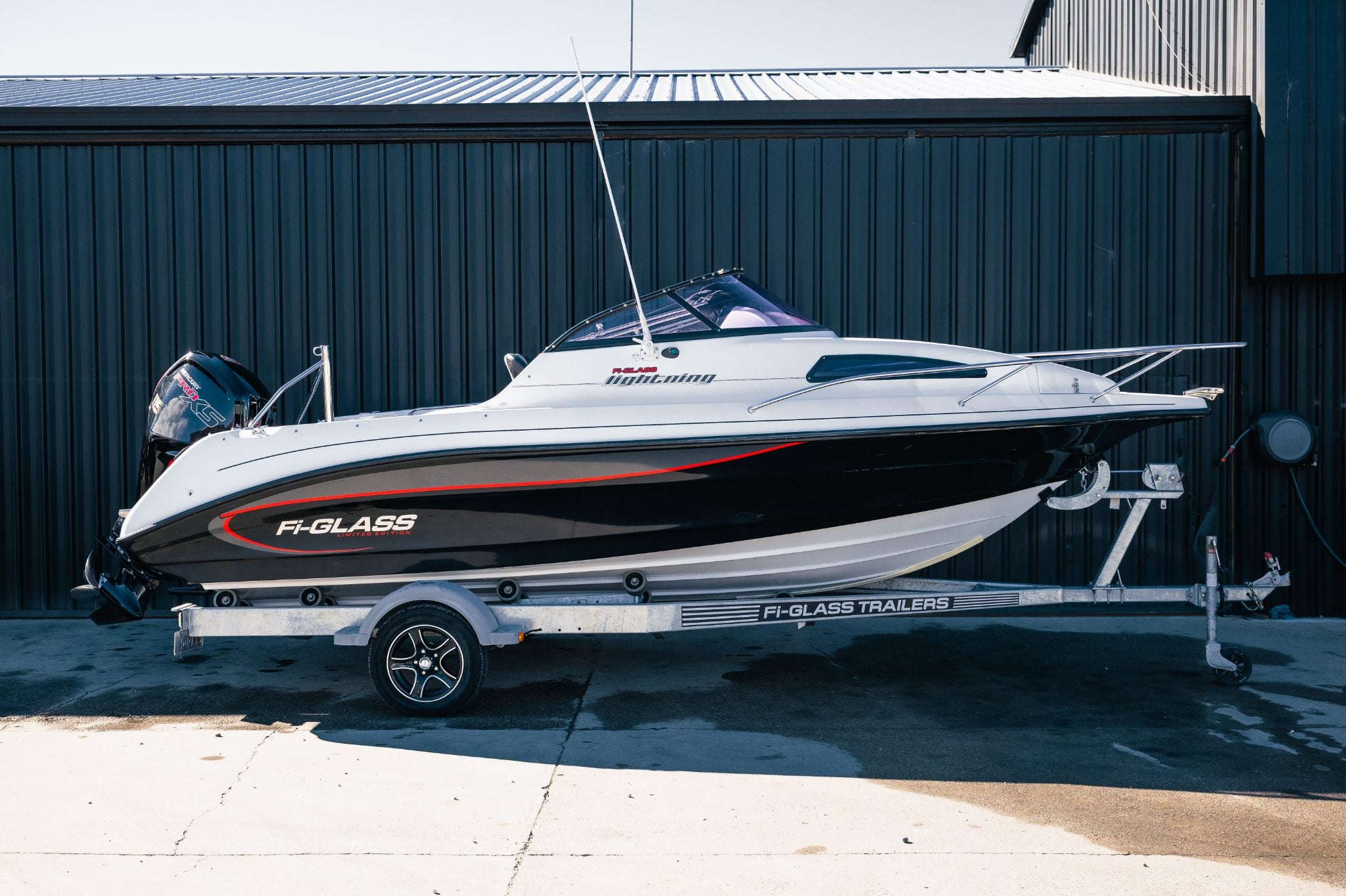 Hi Spec Fi-Glass Lightning with 115 Pro XS – Marine & Sport Wānaka